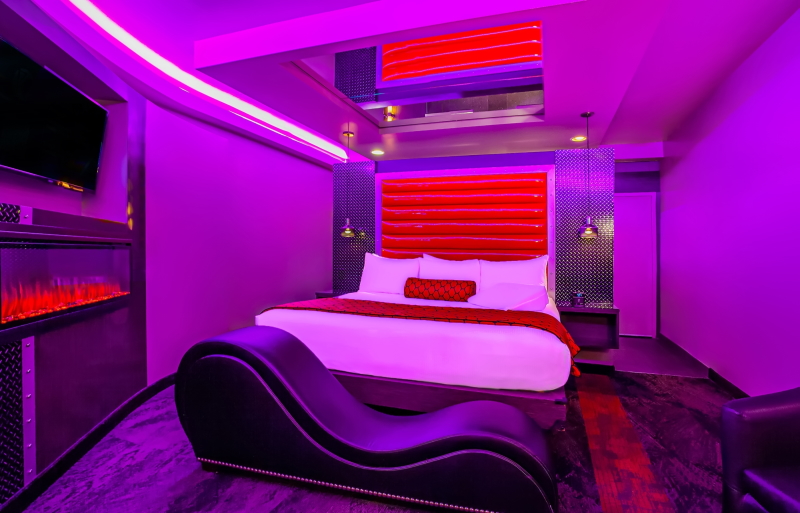 Aura - Prestige Club - Take Your Sexy Escape Behind the Velvet Rope